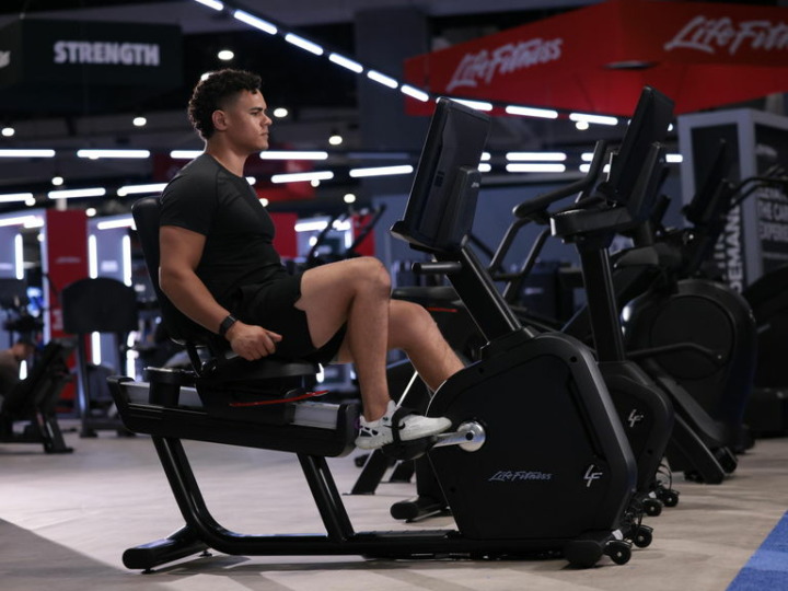 Integrity+ Series Lifecycle Recumbent Exercise Bike - Life Fitness
