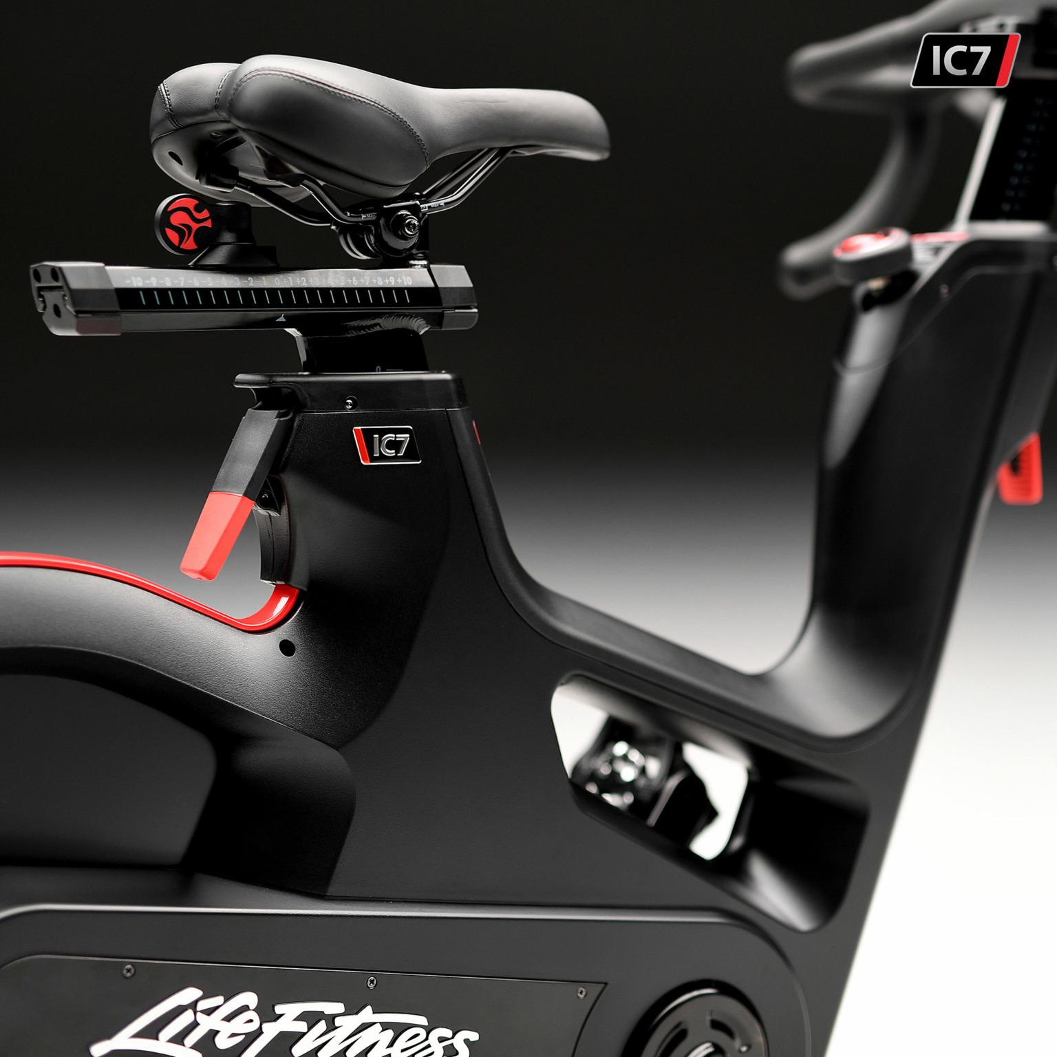 iC7 ICG Indoor Cycle (IC-LFICGIC7-01) - Life Fitness
