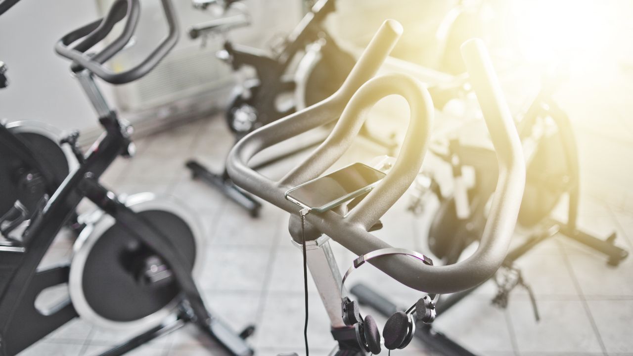 Spin Bike vs Exercise Bike: Which Indoor Cycle Is Right For Your ...